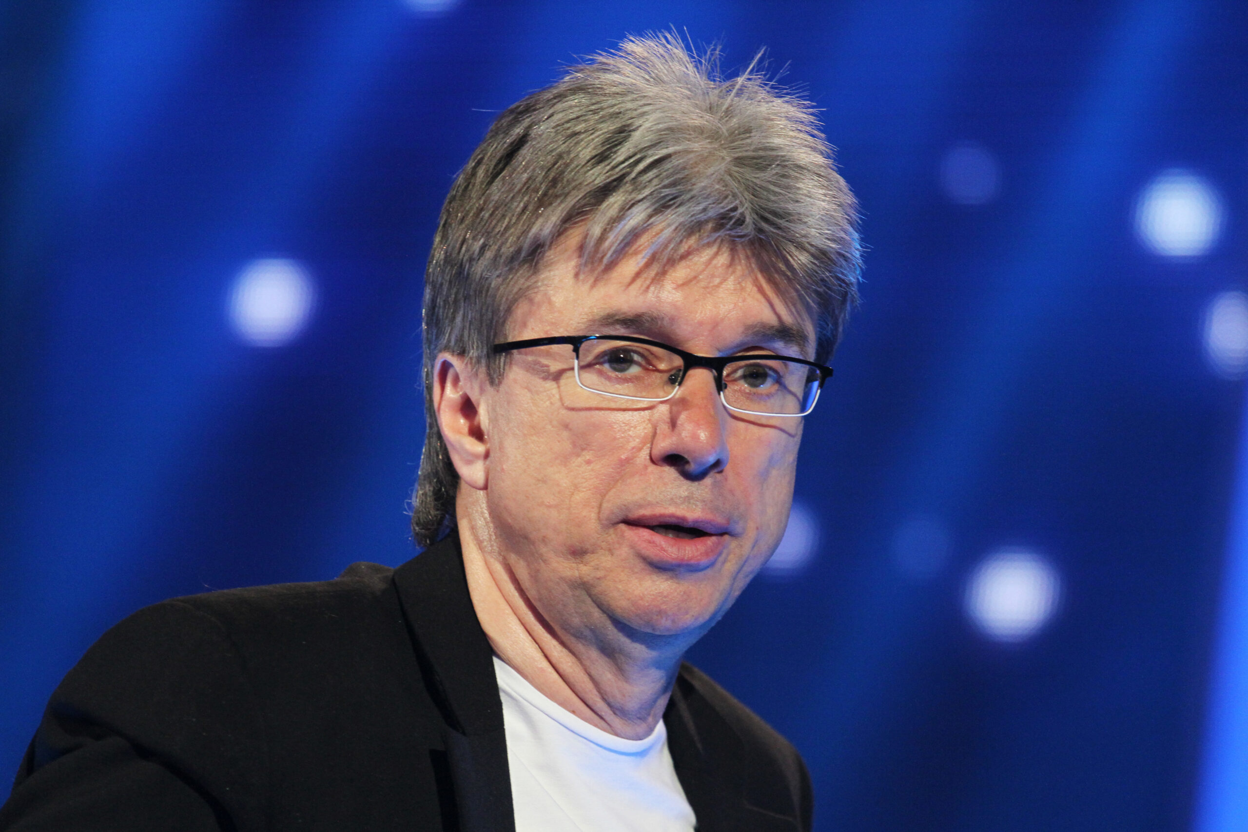 (VIDEO) “SRCA LJUBAV NASLUTIŠE” Saša Popović pjevačici napisao najveći ...