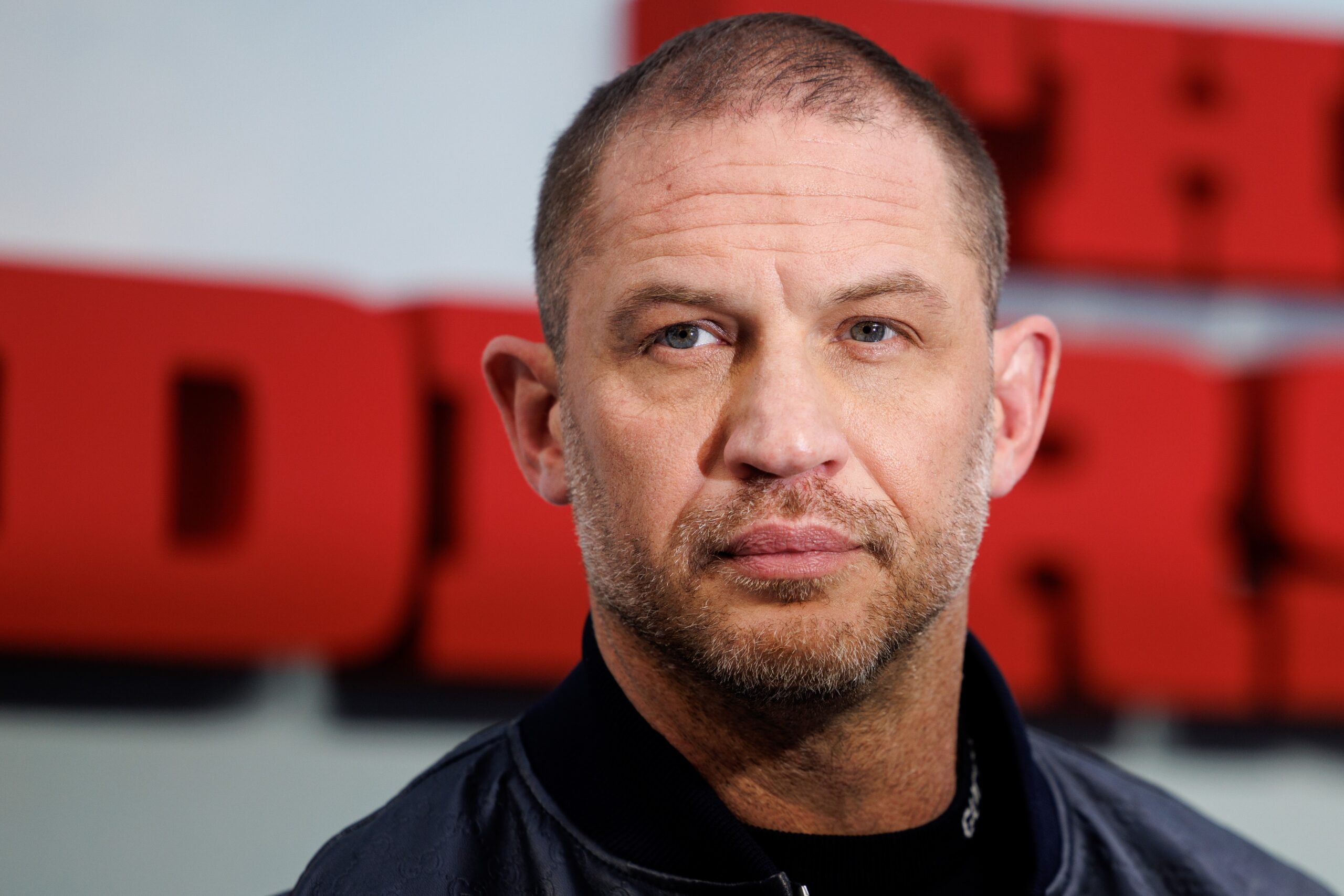 (FOTO) PRIČA O KRIMI PORODICI Tom Hardi u seriji Gaja Ričija, stigle i ...