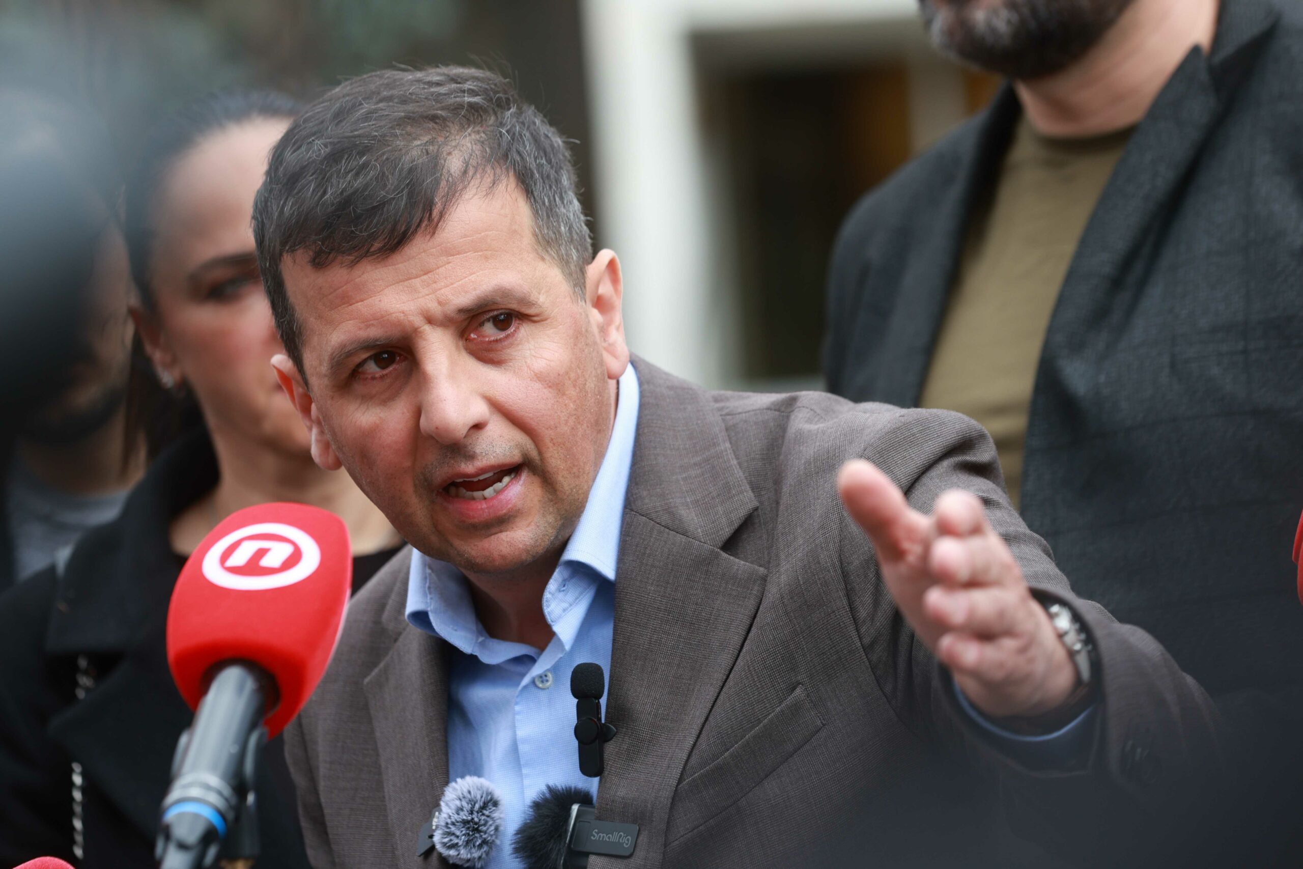 Nebojša Vukanović smatra da narod mora pružiti otpor