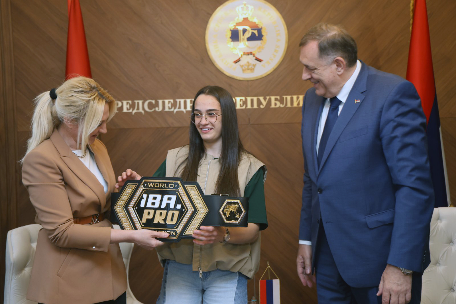 Sara Ćirković stigla na prijem kod Milorada Dodika