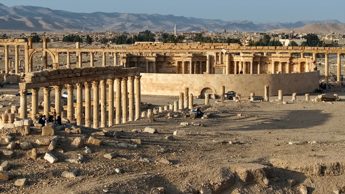 Ruševine drevne Palmire nose ožiljke rata u Siriji