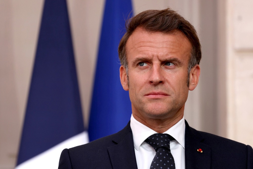 Emanuel Makron i Brižit svađa u avionu