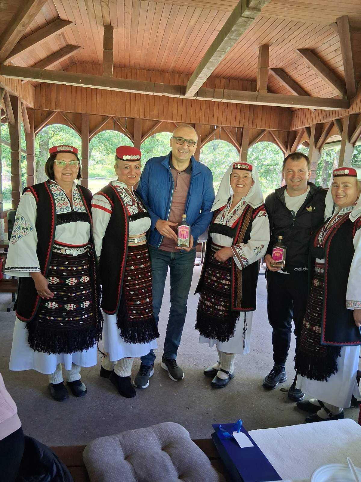 (FOTO) Darko Banjac podržao rad KUD "Dubičanke"