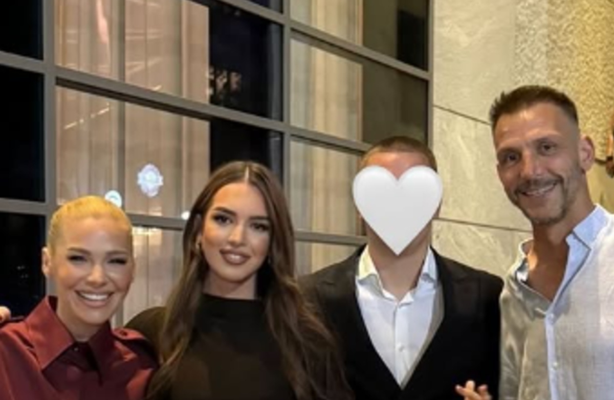 Nataša Bekvalac i Danilo Ikodinović zajedno na maturi kćerke Hane