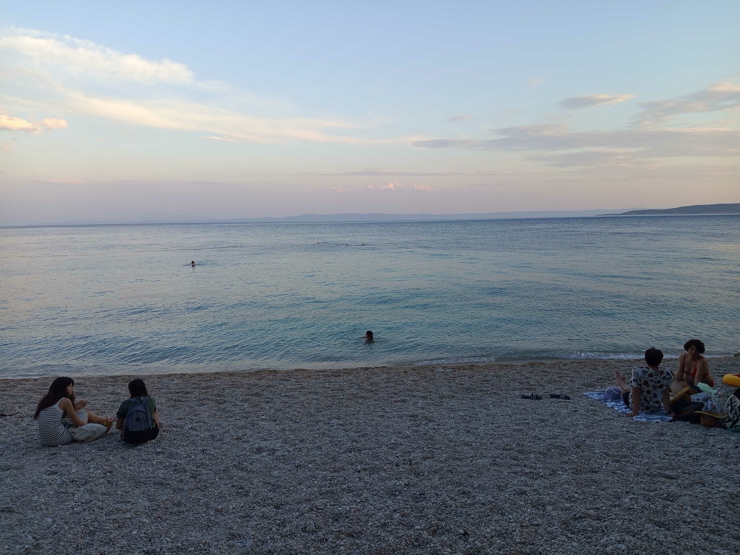 (FOTO) PRAZNE PLAŽE U BEČIĆIMA Turisti oduševljeni, mještani zabrinuti ...