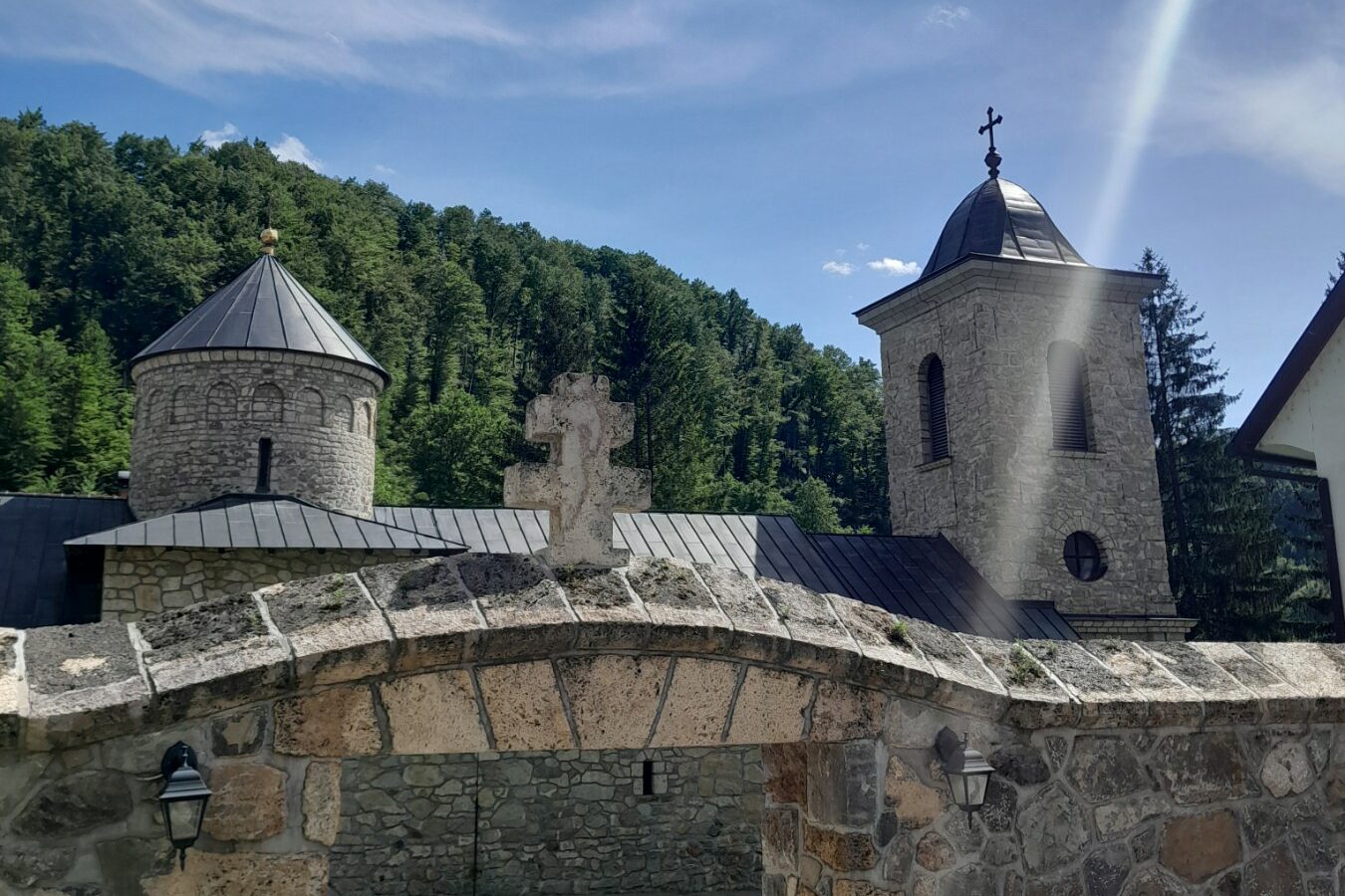 Srpska pravoslavna crkva danas proslavlja Svete mučenike Leontija ...