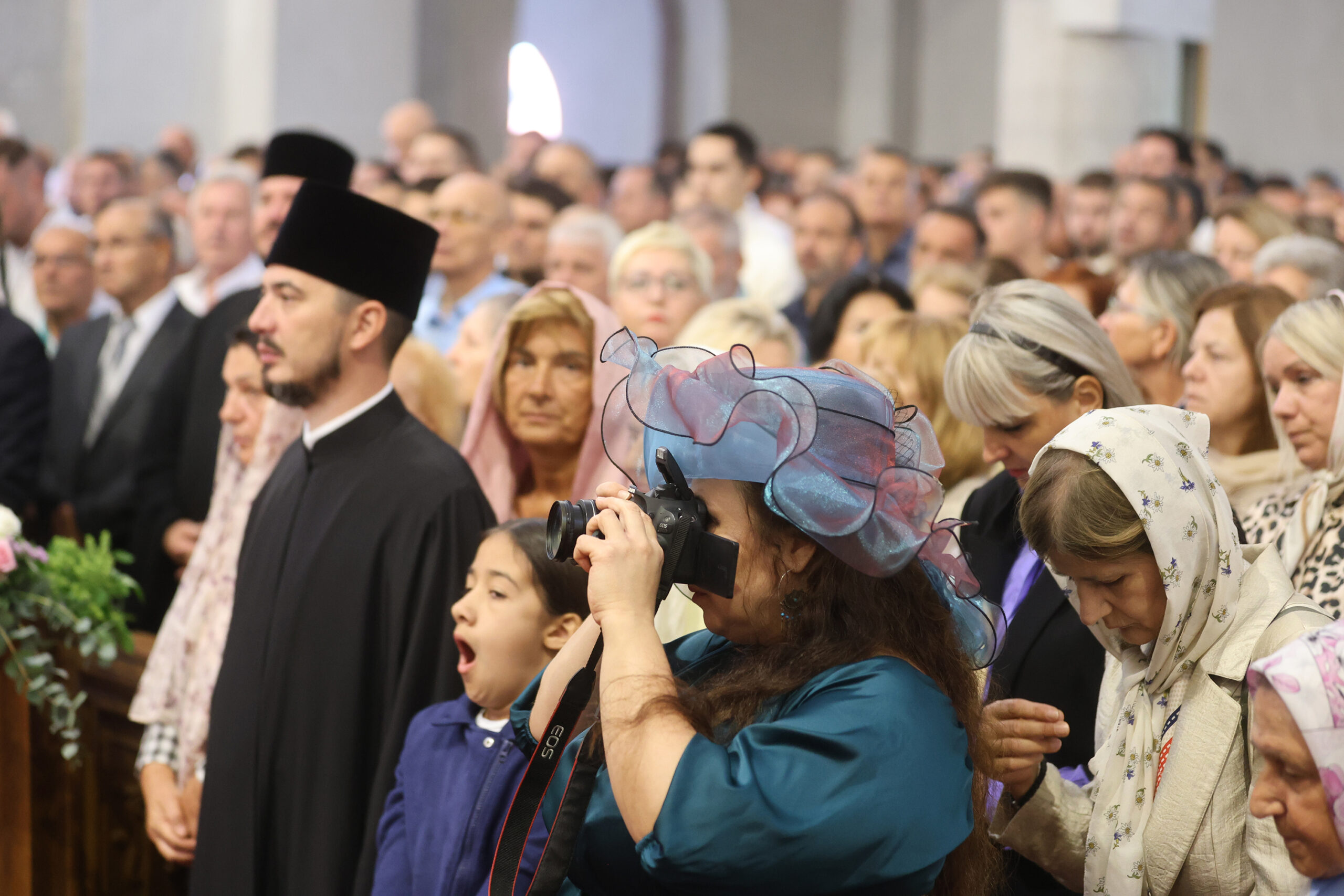 Vjernici u velikom broju stigli na prvu liturgiju u Srpsko-ruski hram