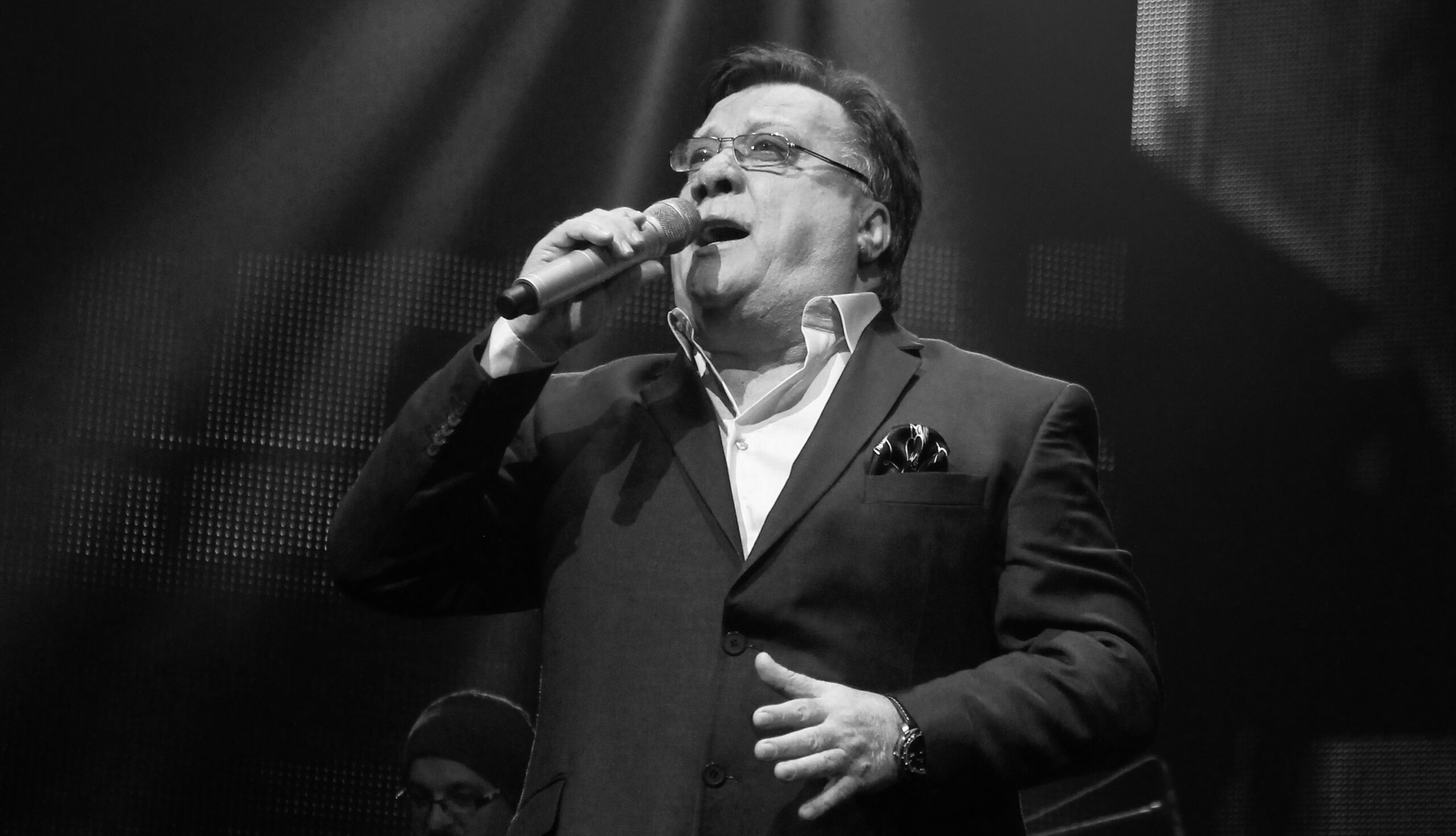 U zgradi u kojoj je živio Halid Bešlić umrlica na vratima