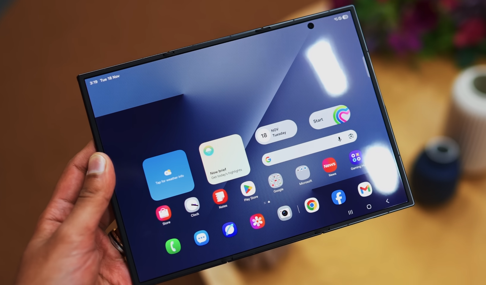 Samsung predstavio preklopni telefon Galaxy Z TriFold