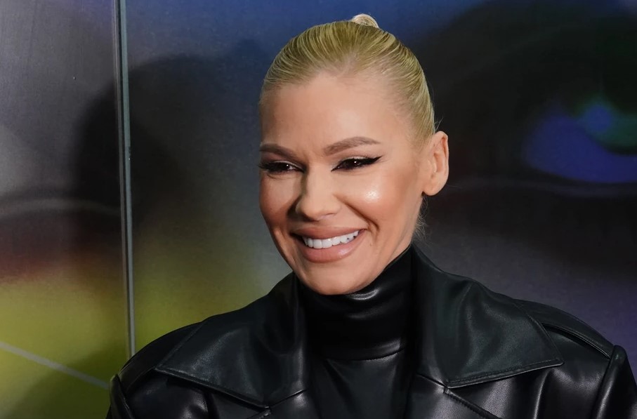 Nataša Bekvalac se snimala se u sobi, pa joj u kadar upao muškarac