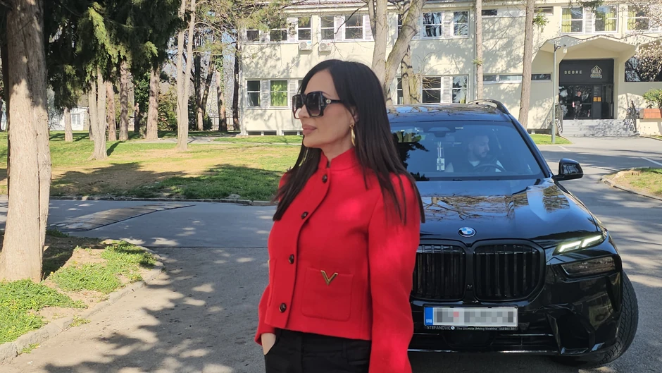 Svetlana Ceca Ražnatović pokazala šta se nalazi u njenoj torbi od 40. ...