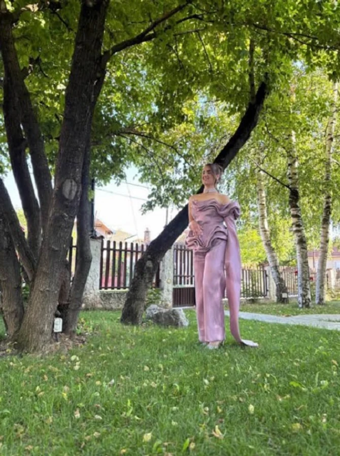 (FOTO) Oko vrata ogrlica u stilu princeze Dajane: Teodora NIJE ŽELJELA ...