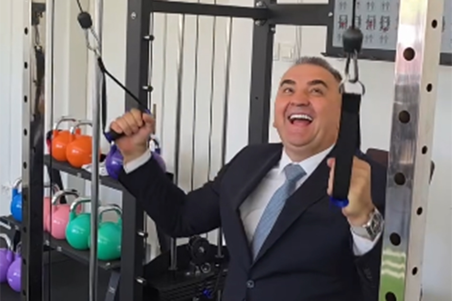 Savo Minić ovako diže tegove